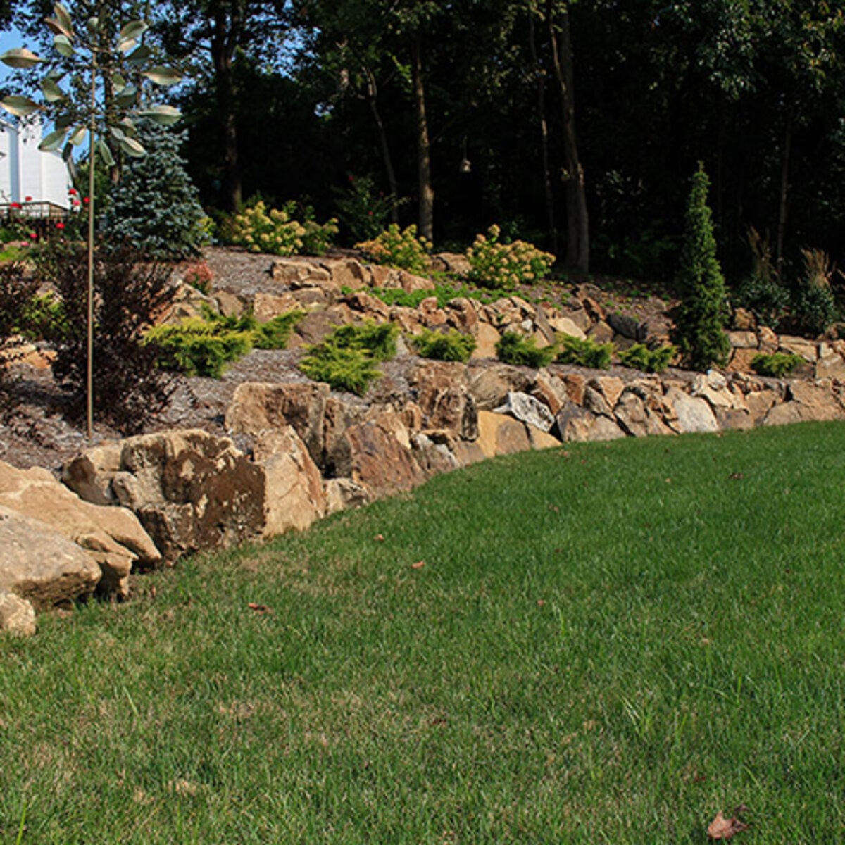 Outcropping Weathered Limestone Ledge | SiteOne US