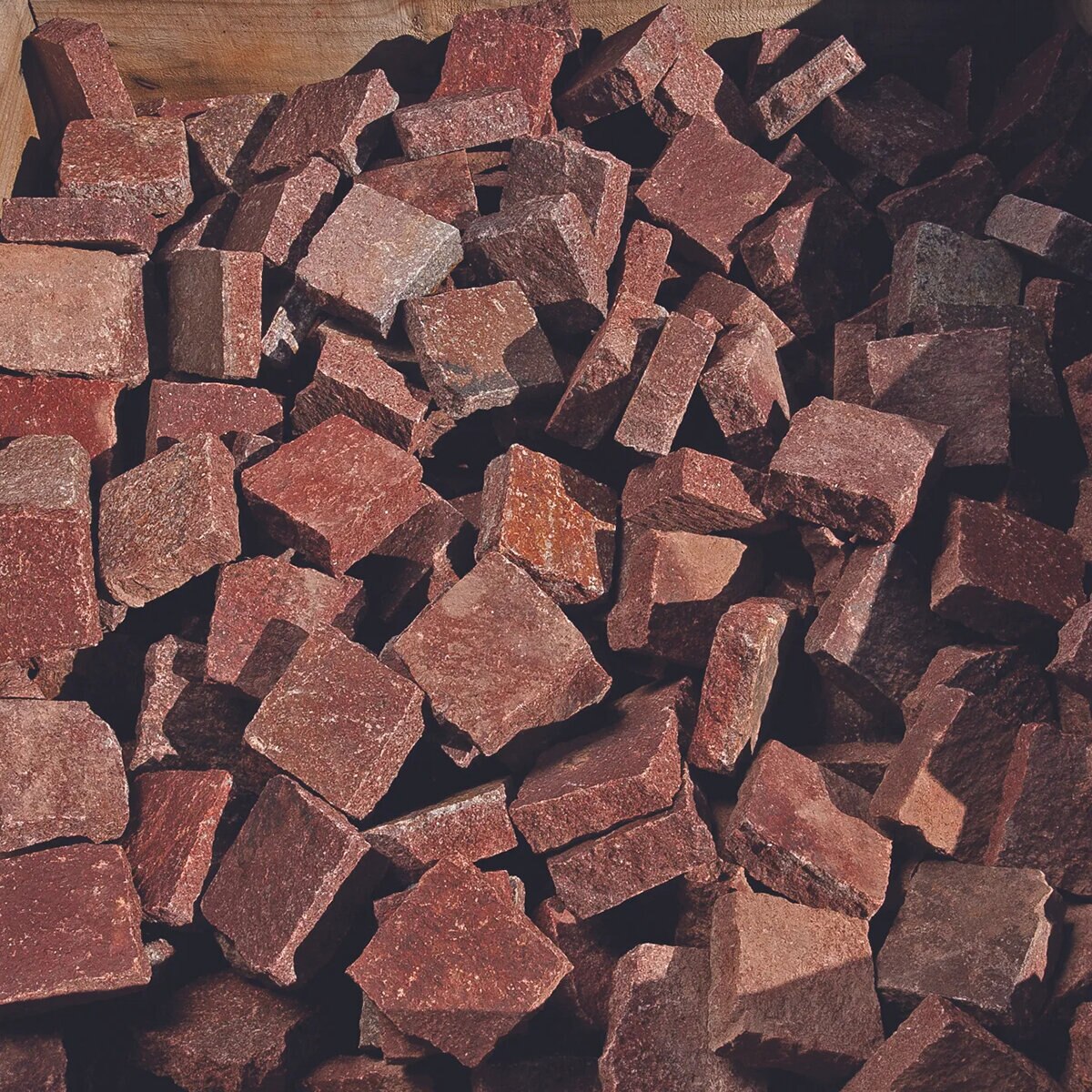 Cobblestones Camparta Red Gold Porphyry Split 1 in. x 4 in. x 4 in ...