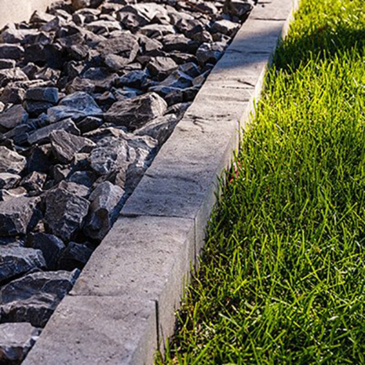 Techo-Bloc Brandon Edge Shale Grey (140.75 ln. ft./pallet) | SiteOne US