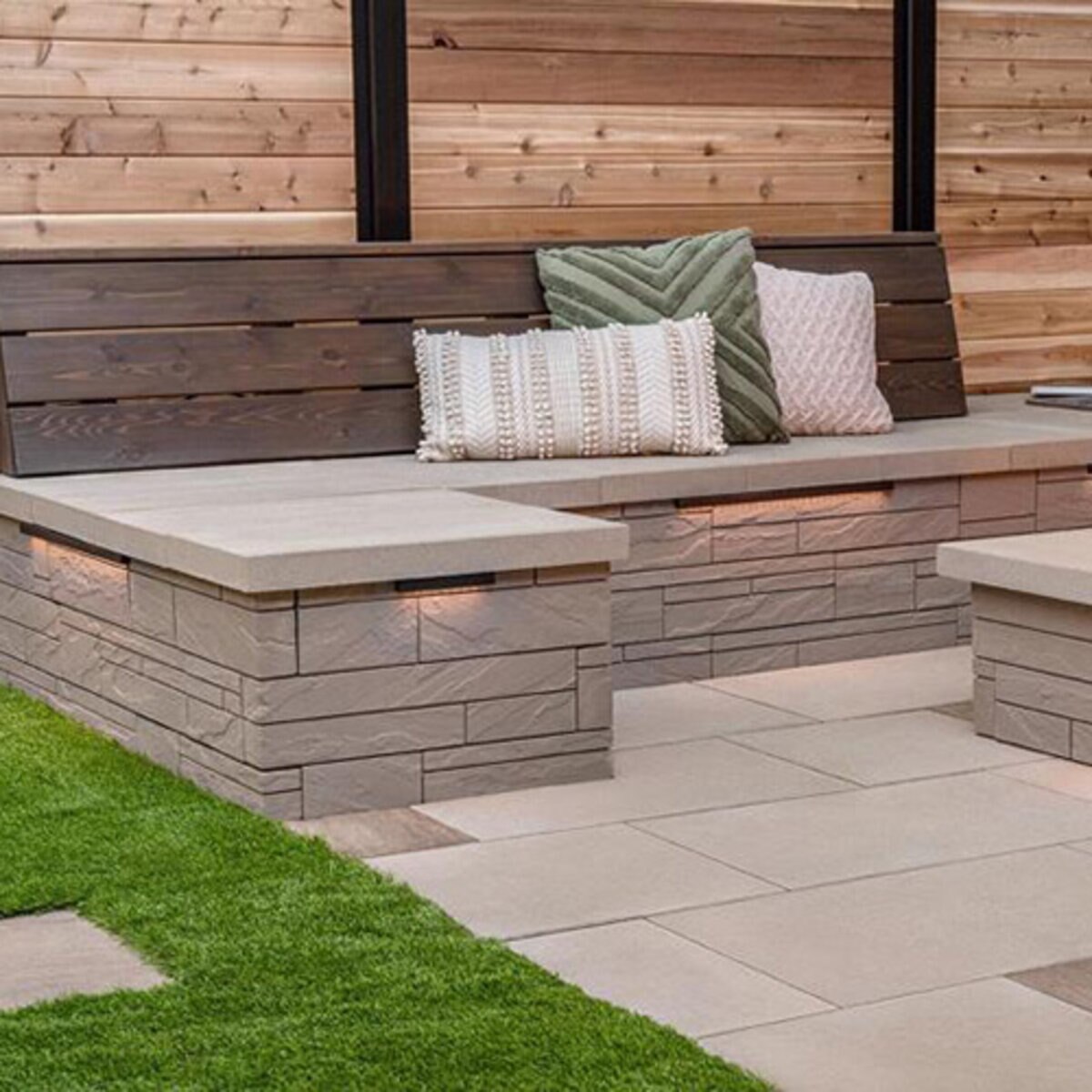 Techo-Bloc Iconic Fascia Corner/Pillar Panel Kleanbloc | SiteOne