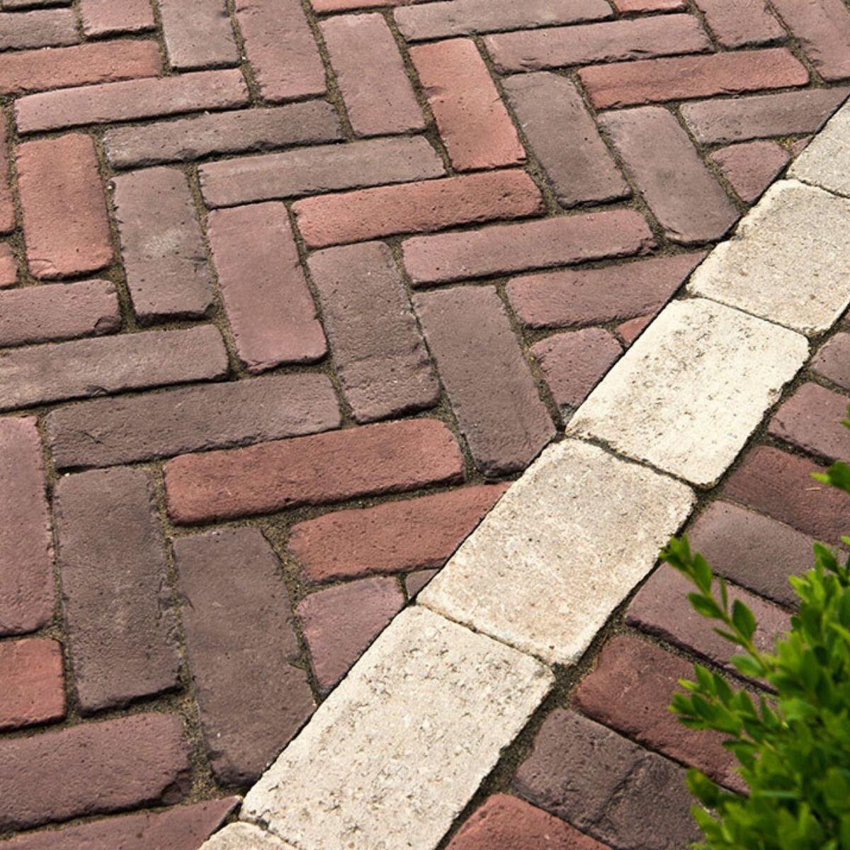 Unilock Copthorne Paver Burgandy Red 2-1/2 in. x 8 in. 6 cm (89.2 sq ...