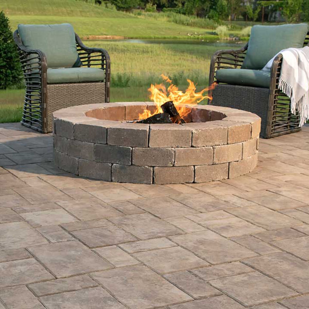 Unilock Treo Premier Paver 4 in. x 9 in. Sierra (Max) 6 cm (118.9 sq ...