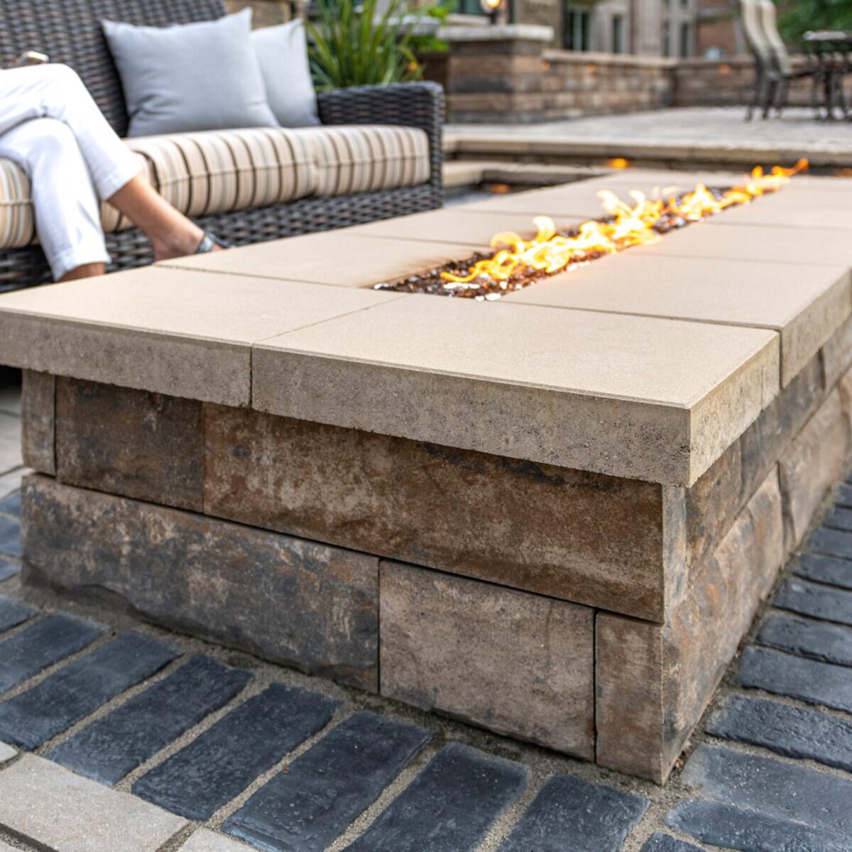 Unilock Universal Coping Tan 19 in. x 14 in. 7 cm (48 pc./pallet) | SiteOne US