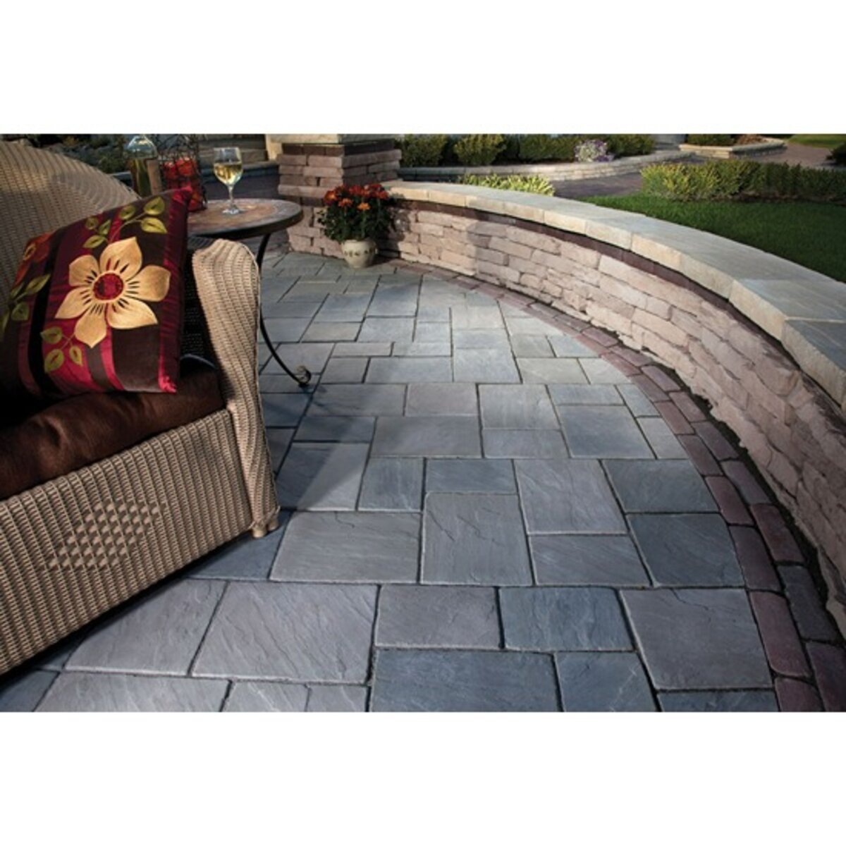 Unilock Rivercrest Corner Bundle Buff 17-1/2 in. x 10 in. x 2-1/4 in ...