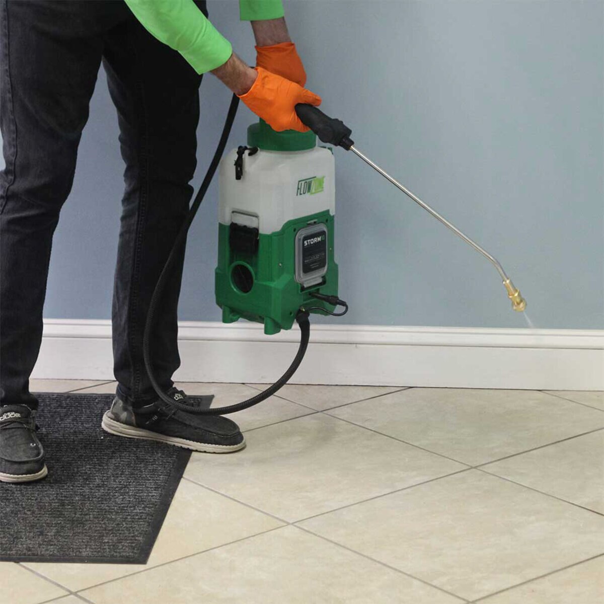 FlowZone Storm Handheld Sprayer with SwapTank (1-Gallon) | SiteOne US