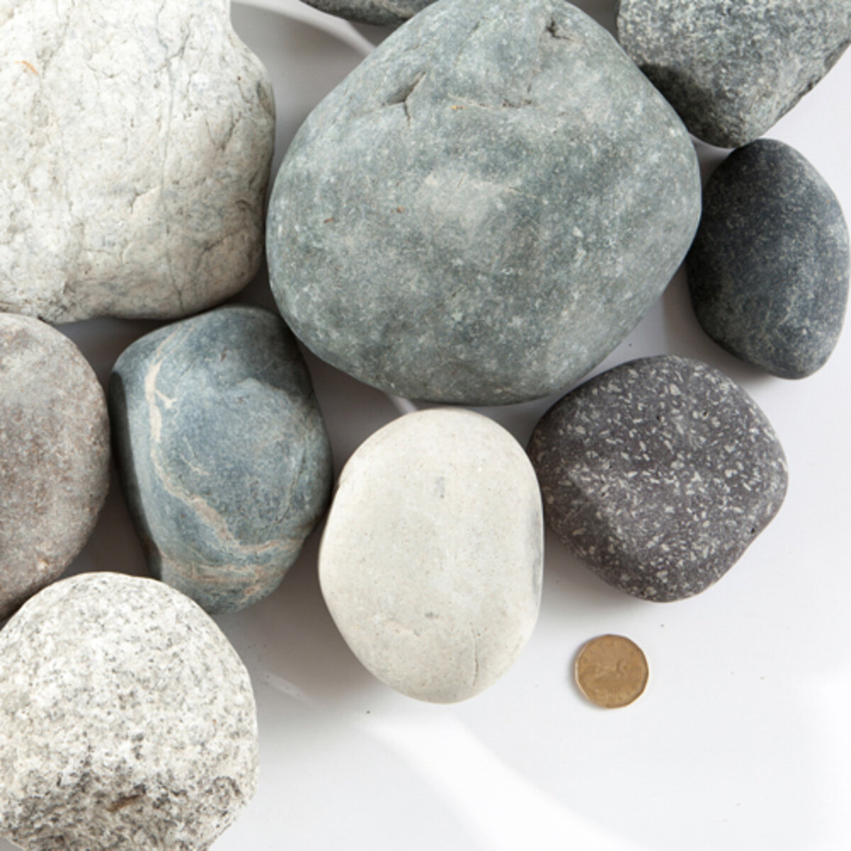 Bulk Round River Rock 1 1/2 in. | SiteOne