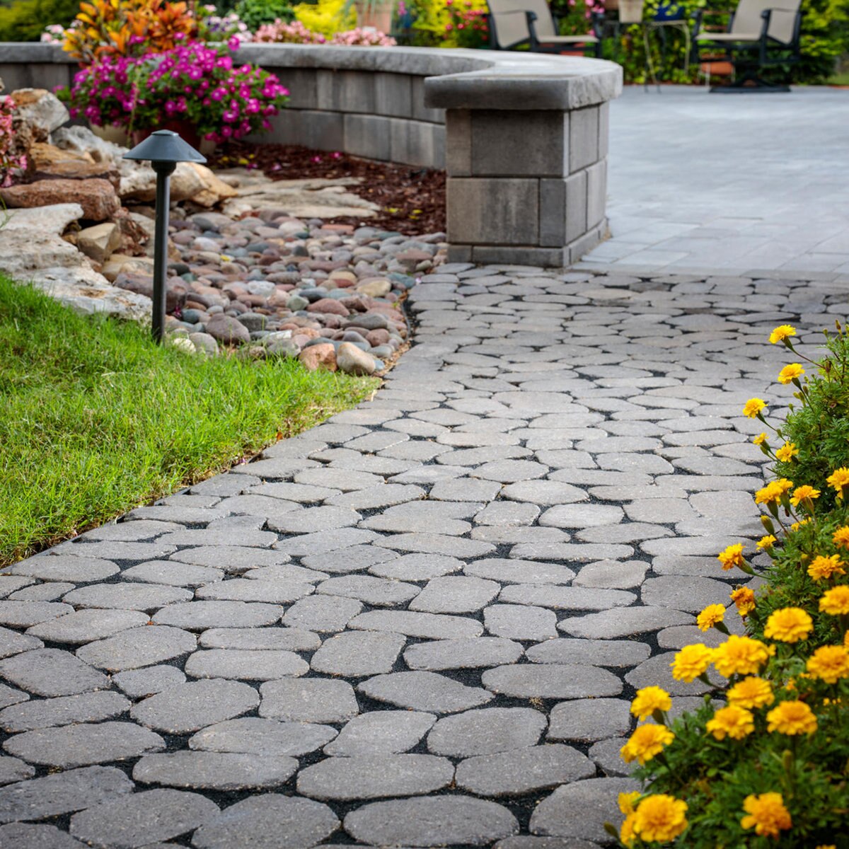 Belgard Belgian Cobble Paver Midnight 60 mm (68 sq. ft. | SiteOne