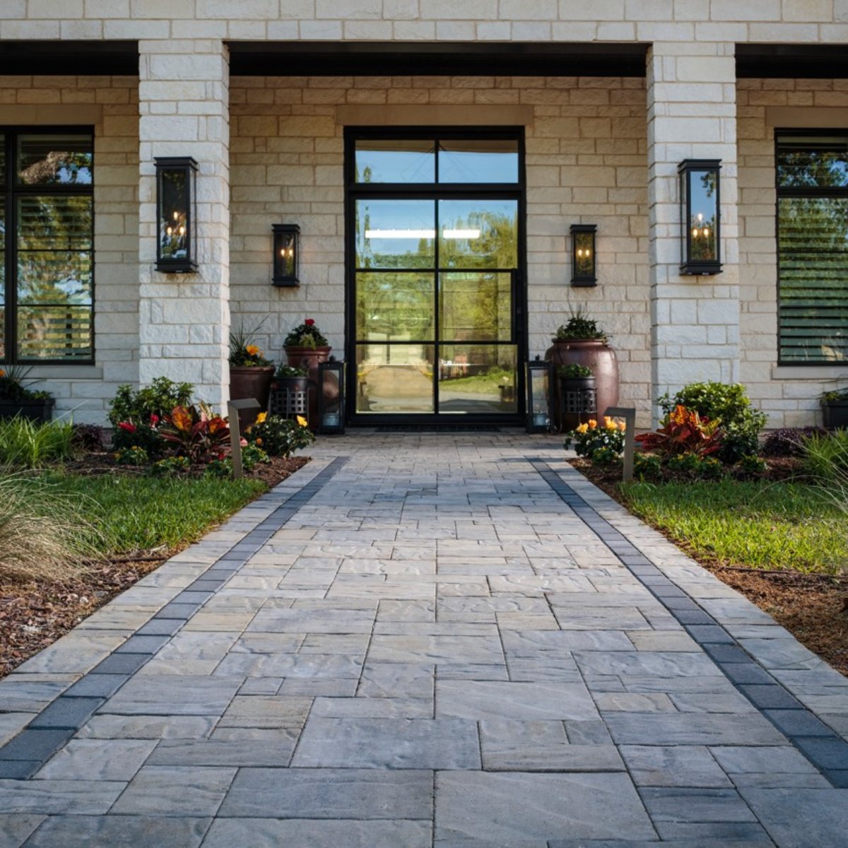 Belgard Catalina Paver 3 pc. Titanium 60 mm (103 sq. ft | SiteOne