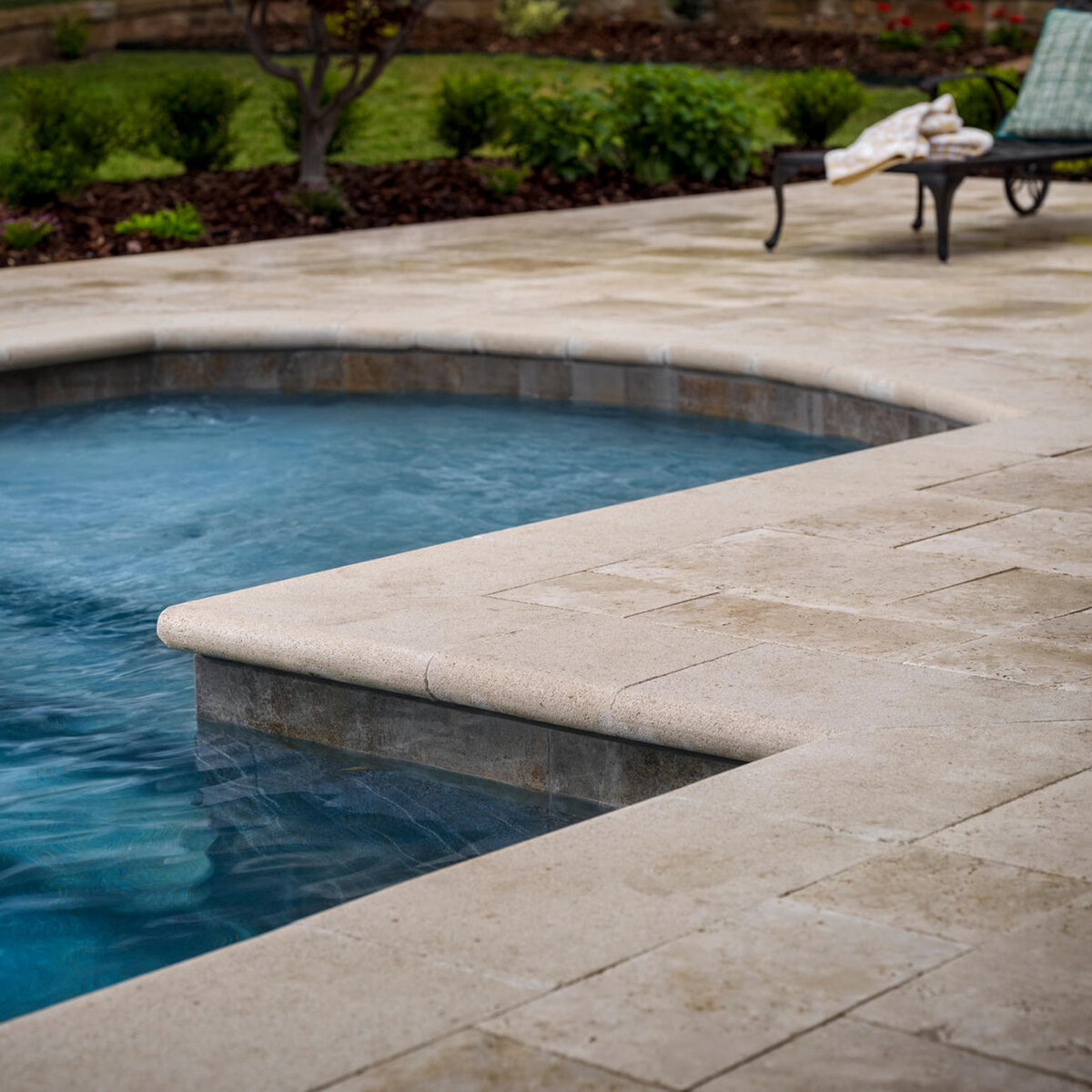 Belgard Laguna Coping Bullnose 14-3/16 in. x 23-5/8 in. | SiteOne