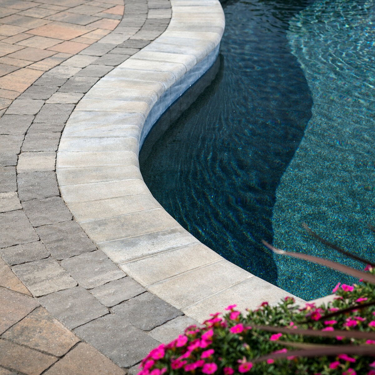 Belgard Bullnose Coping Cream (336 pc./pallet) | SiteOne