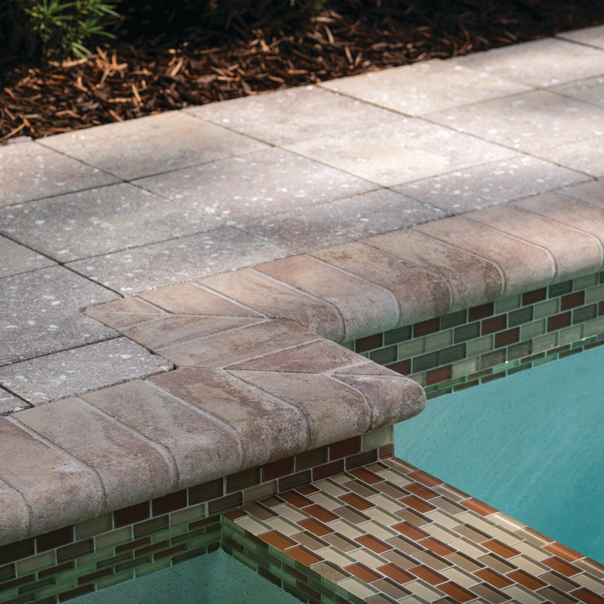 Belgard Bullnose Coping Cream (336 pc./pallet) | SiteOne
