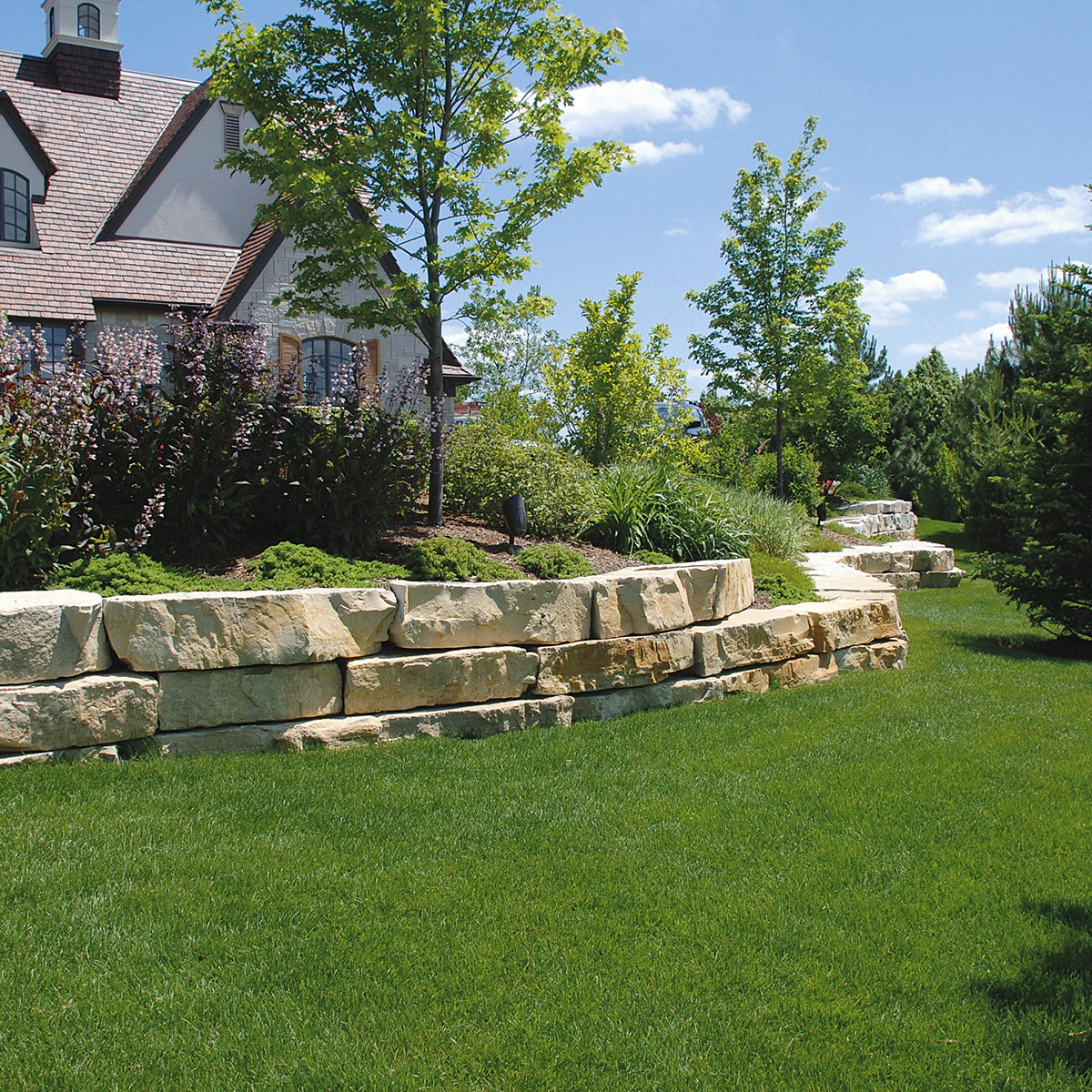 Outcropping Eden Limestone Bobcat Size | SiteOne