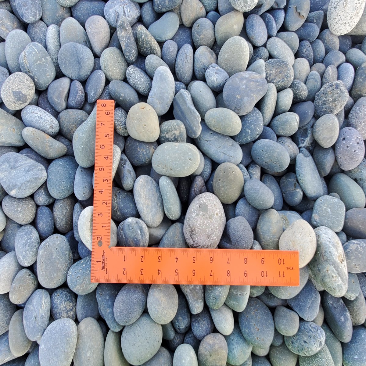 Bagged Mexican Beach Pebbles Black 1 - 2 in. (75 lb. ba | SiteOne