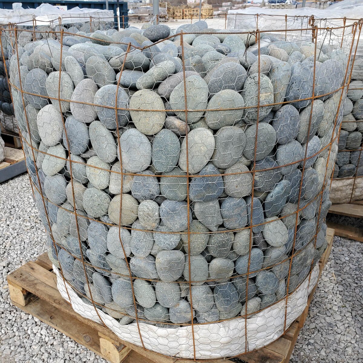 Palletized Mexican Beach Pebbles Black 2 - 3 in. | SiteOne