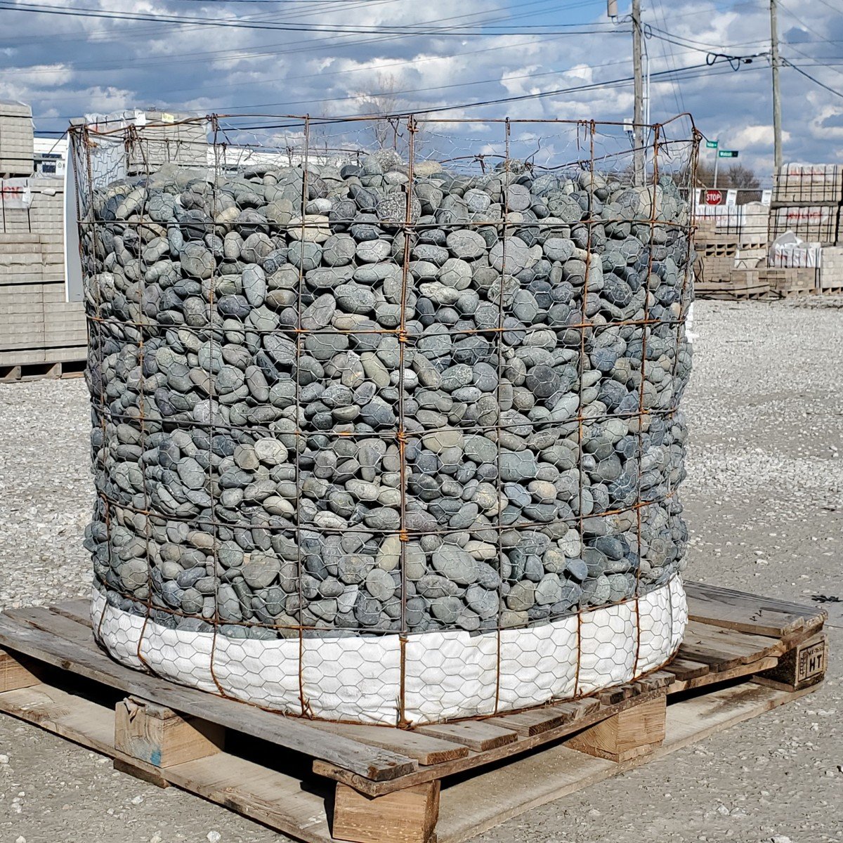 Palletized Mexican Beach Pebbles Black 1 - 2 in. | SiteOne