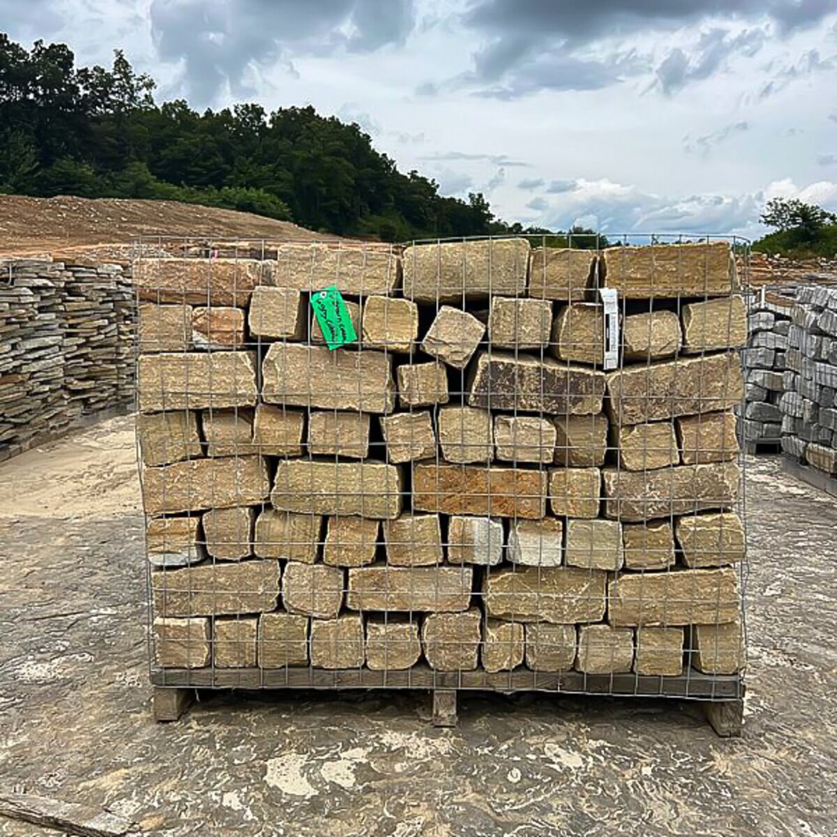 Tennessee Tumbled Cobbles Variegated Brown | SiteOne