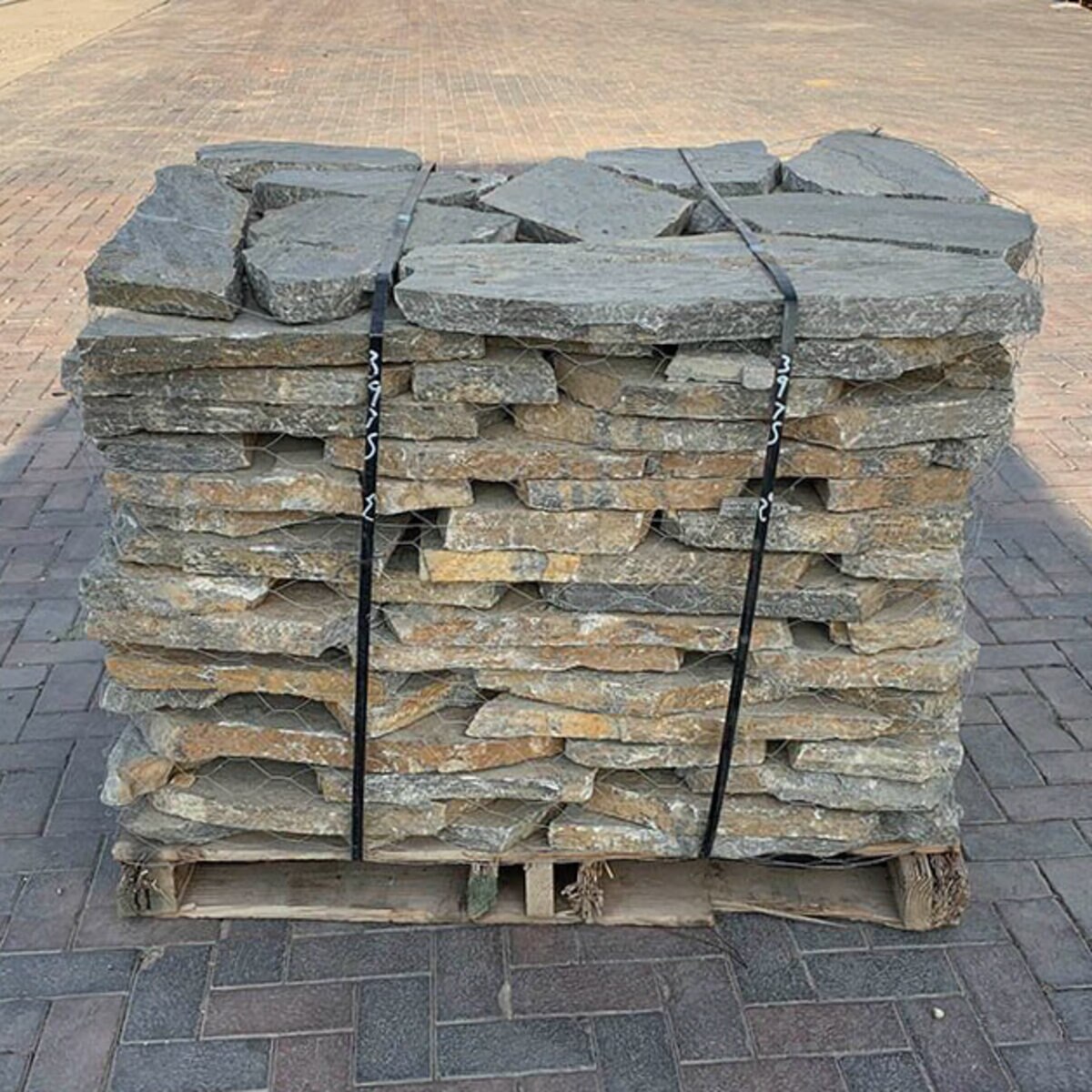 Flagstone Idaho Cherokee Charcoal Quartzite Patio/Stepp | SiteOne