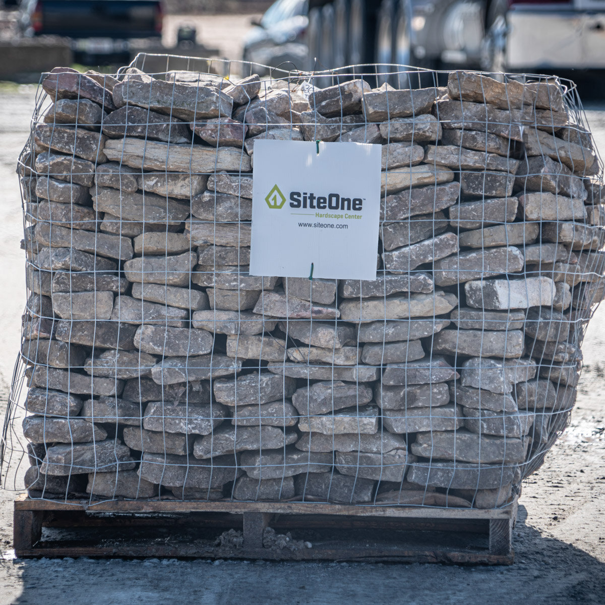 Tennessee Fieldstone Medium Stack | SiteOne
