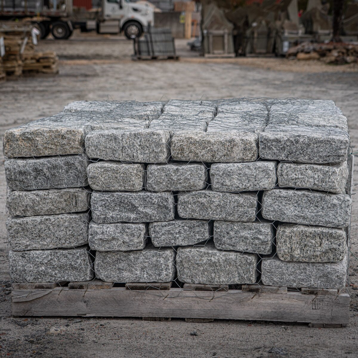 Granite Cobblestone Gray Jumbo 4 in. x 7 in. x 10 in. | SiteOne