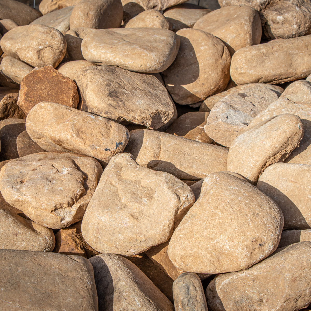 Palletized River Rock Tennessee Flats Small | SiteOne