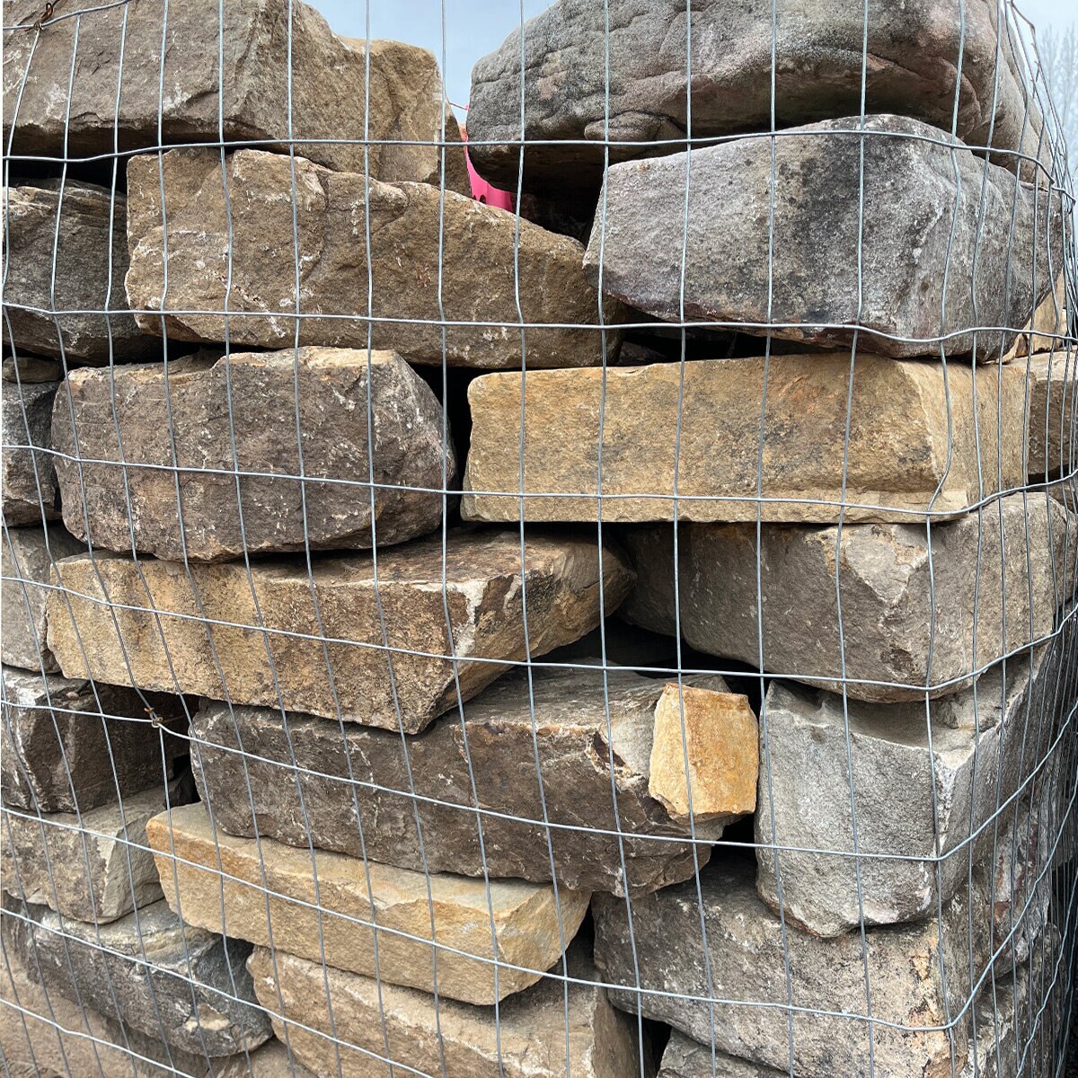 Tennessee Fieldstone Medium Cap Rock 3 - 4 in. | SiteOne