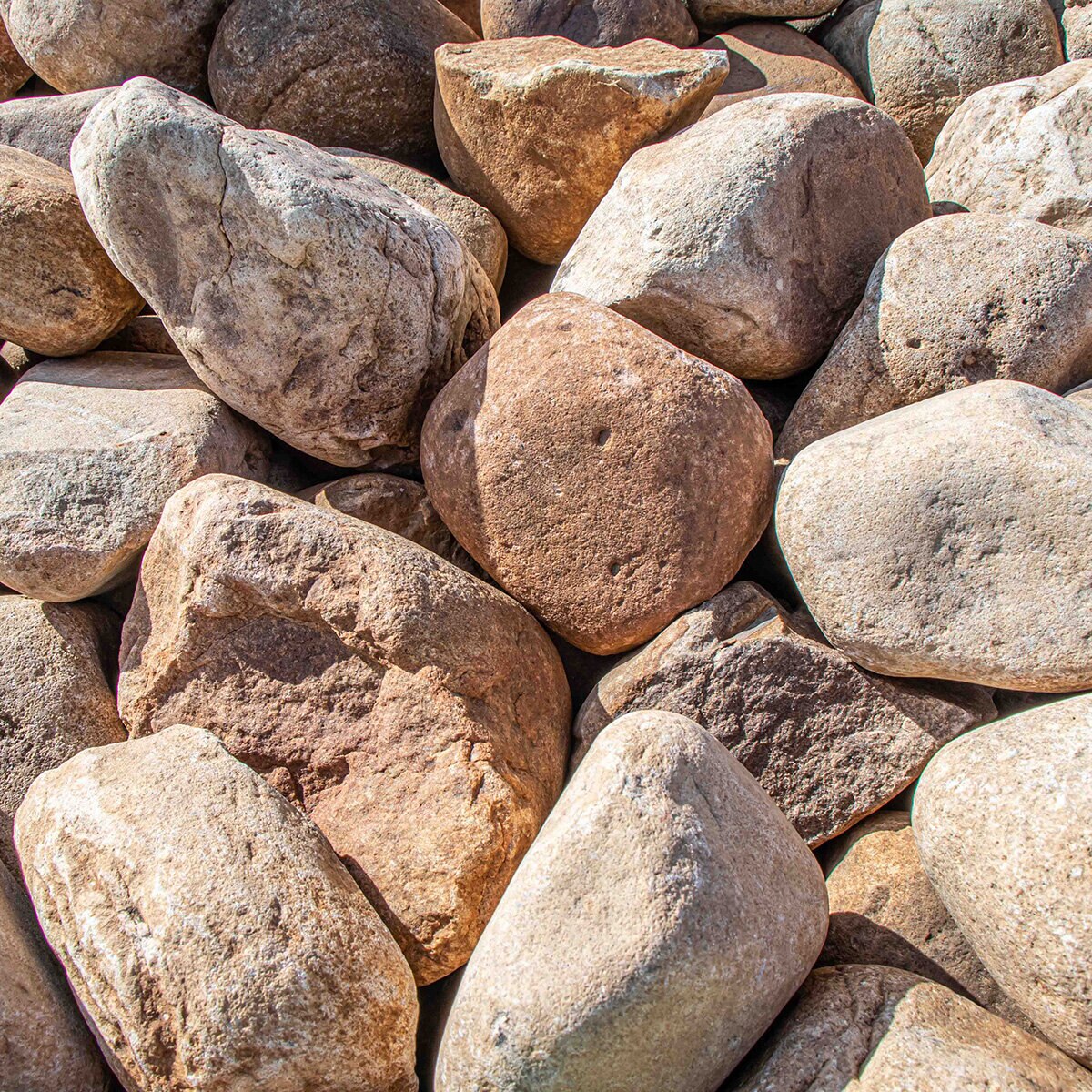 Palletized River Rock Tennessee Flats Medium | SiteOne