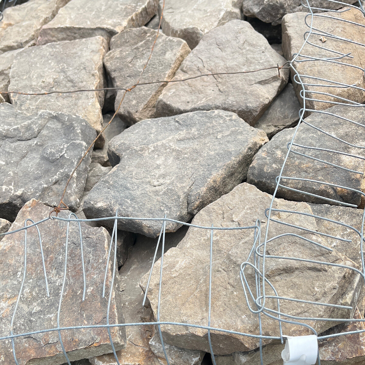 Sawn Thin Veneer Majestic Fieldstone Mosaic Flats | SiteOne