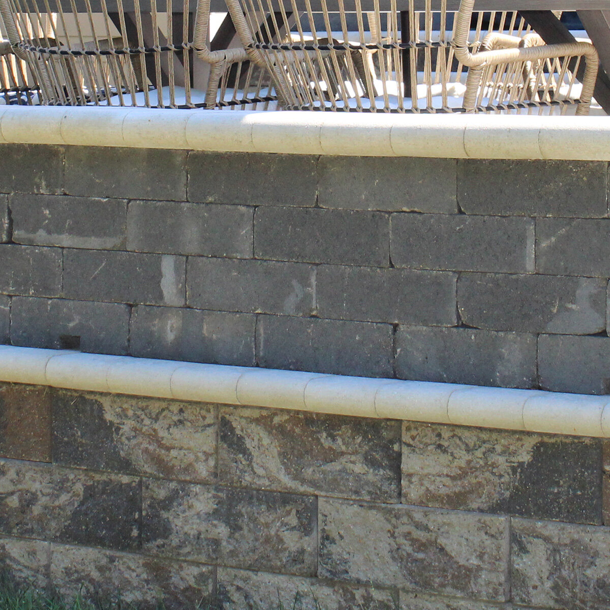 Oberfields Versa-Lok Wall Cap Charcoal (48 pc./pallet) | SiteOne