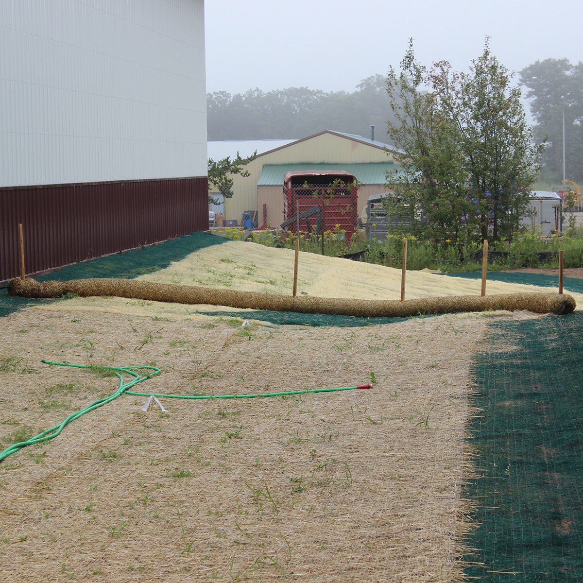 SRW Straw Wattle 9 in. x 25 ft. | SiteOne