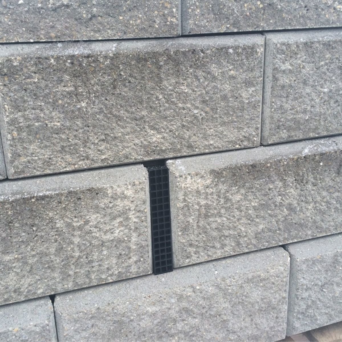 SRW Wall Drain Pro Black 1-3/8 in. x 8 in. Grate | SiteOne