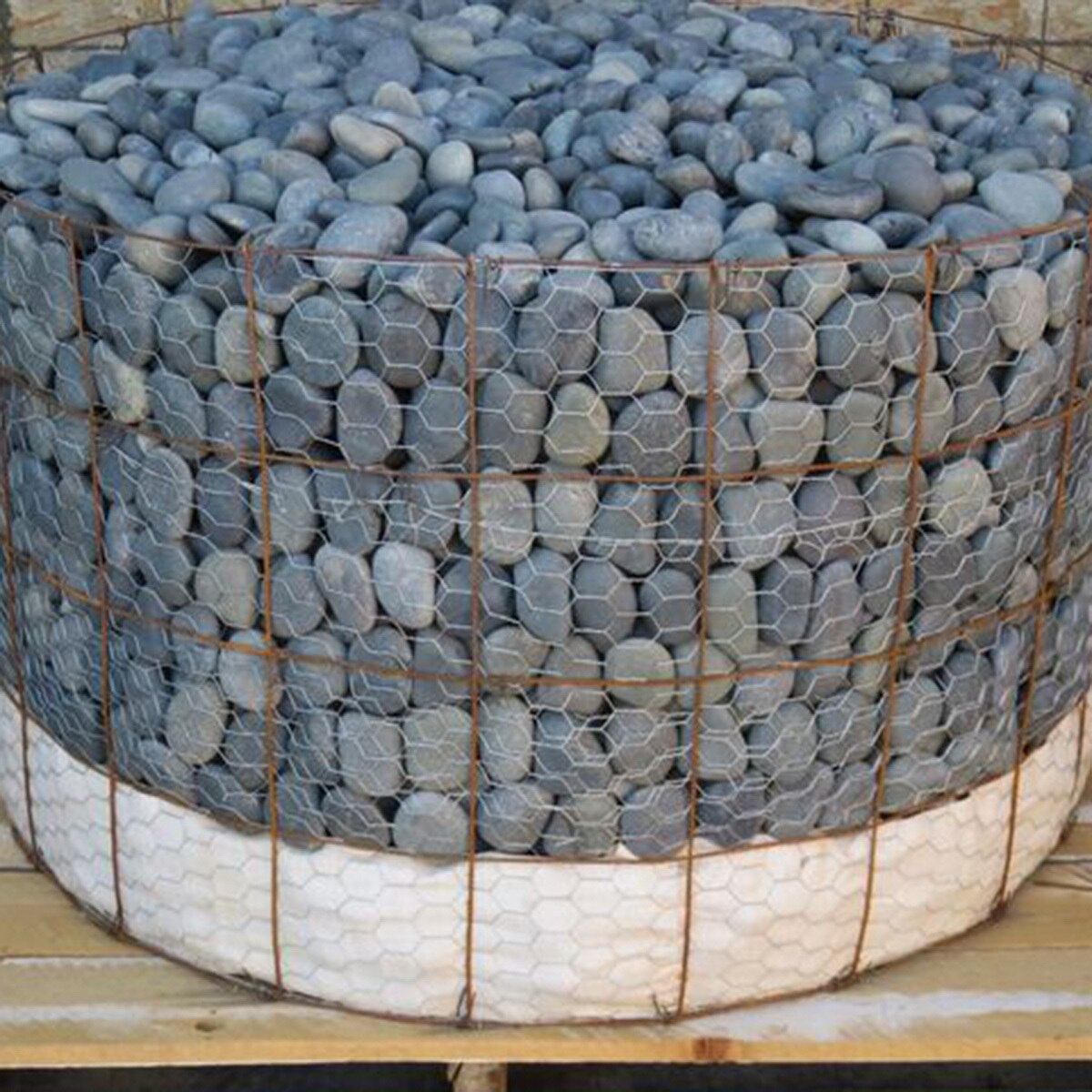 Bagged Mexican Beach Pebbles Black 1 - 2 in. (75 lb. ba | SiteOne